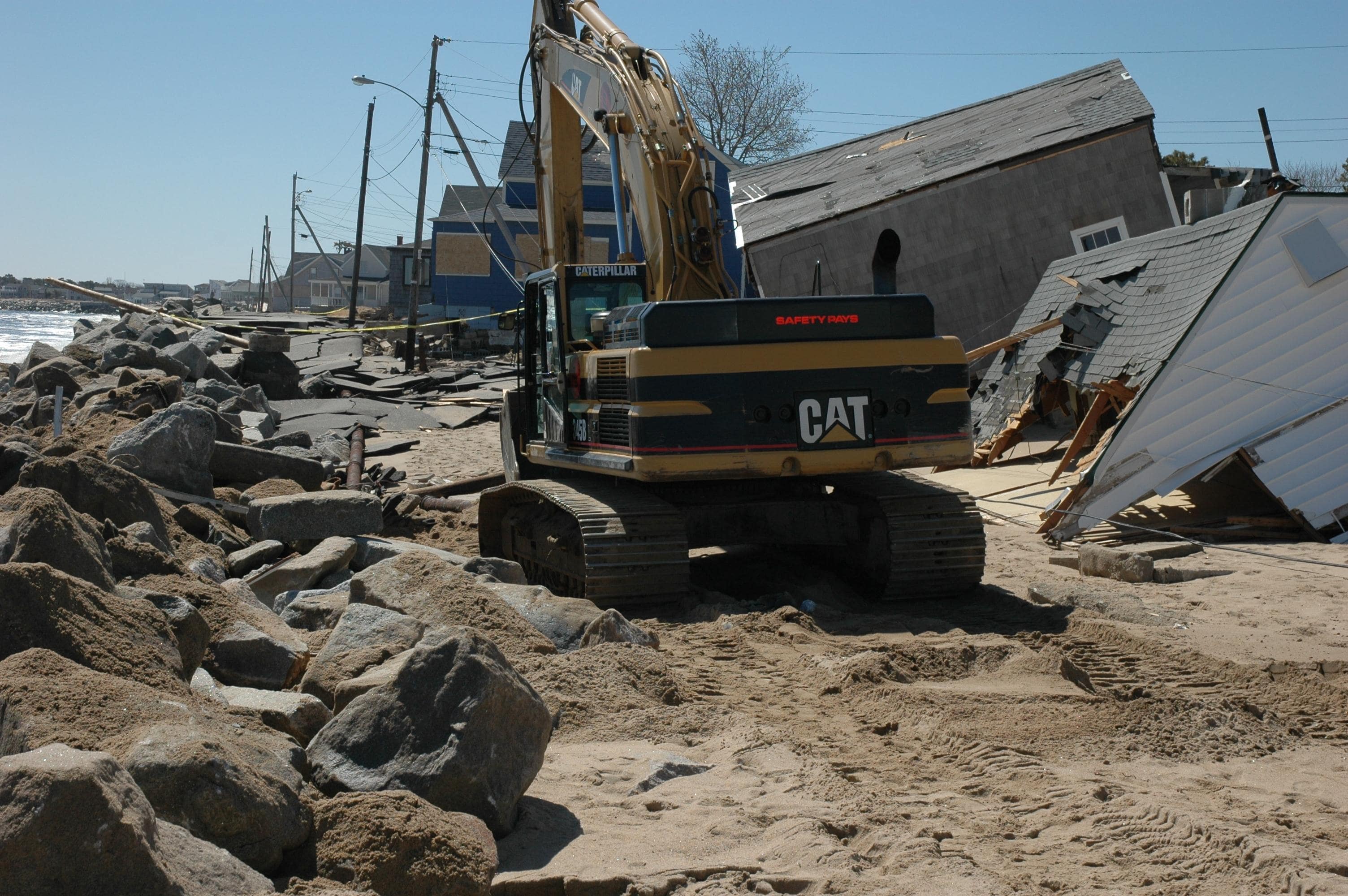 FEMA_ _29555_ _Debris_clearing_in_Maine_April_19_2007 min - DeSutter ...